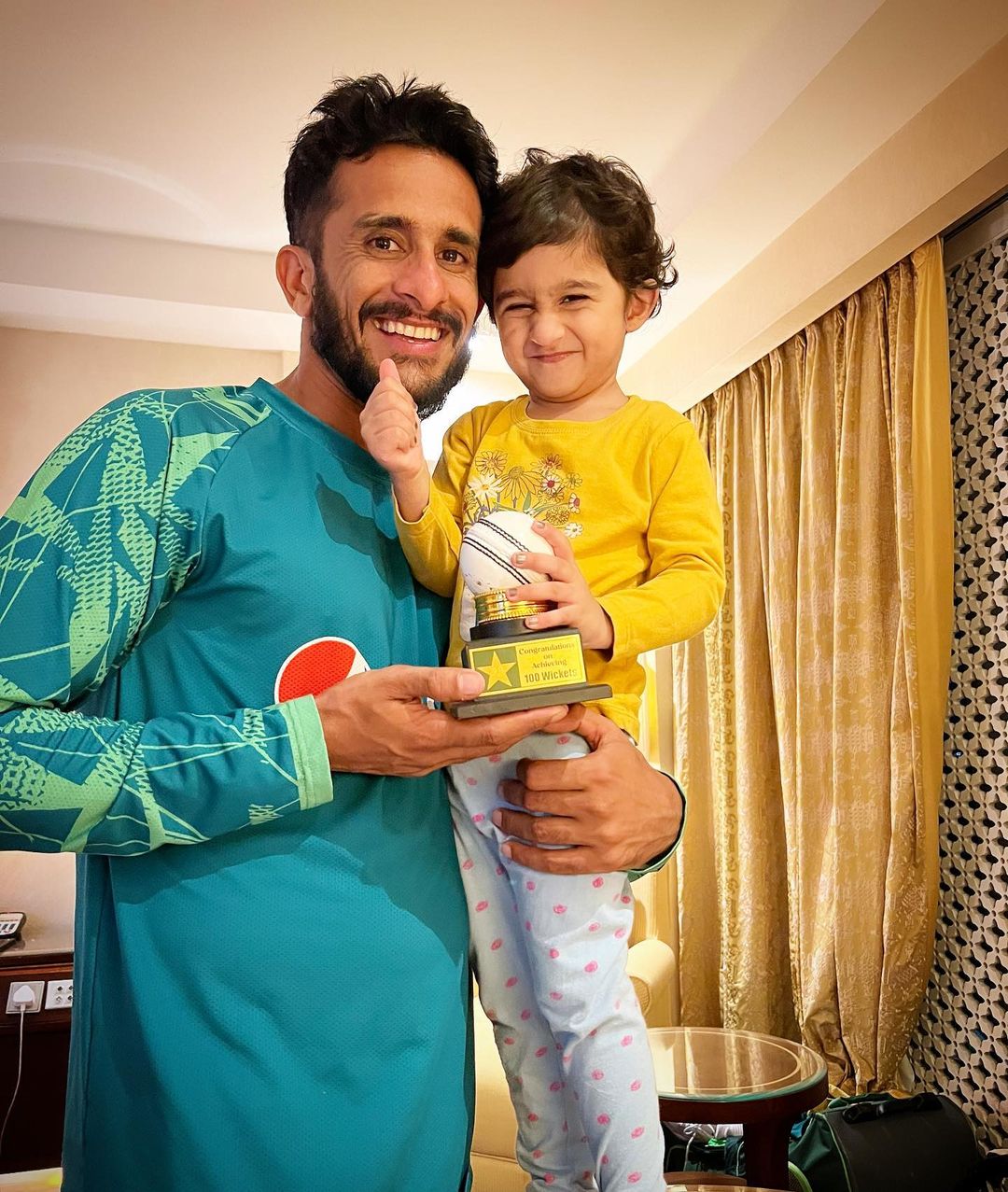 Hassan Ali's New Adorable Family Pictures From India | Reviewit.pk