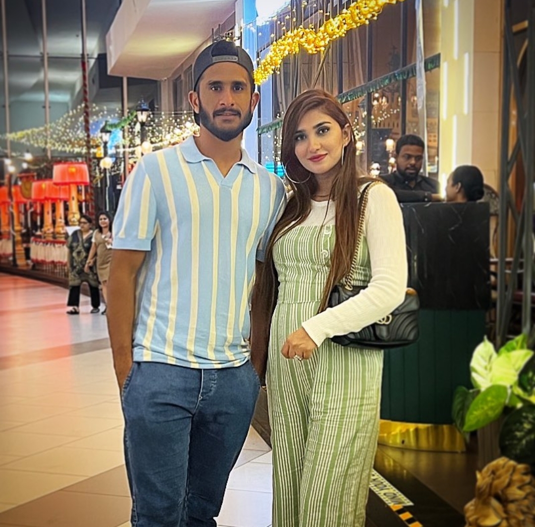 Hassan Ali New Pictures With Wife Samyah From India | Reviewit.pk