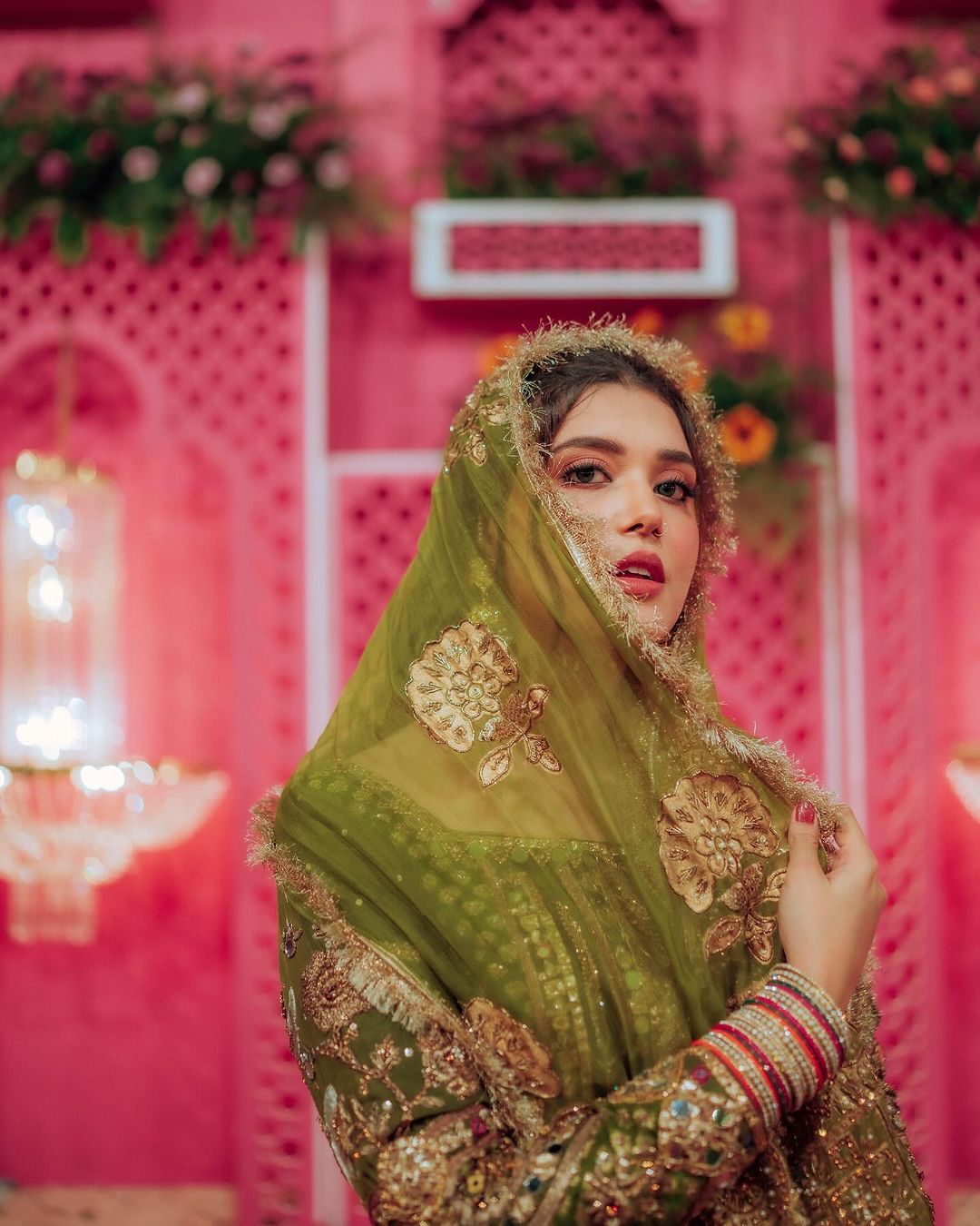 Kanwal Aftab's Family Pictures & Instagram Reel From Wedding | Reviewit.pk