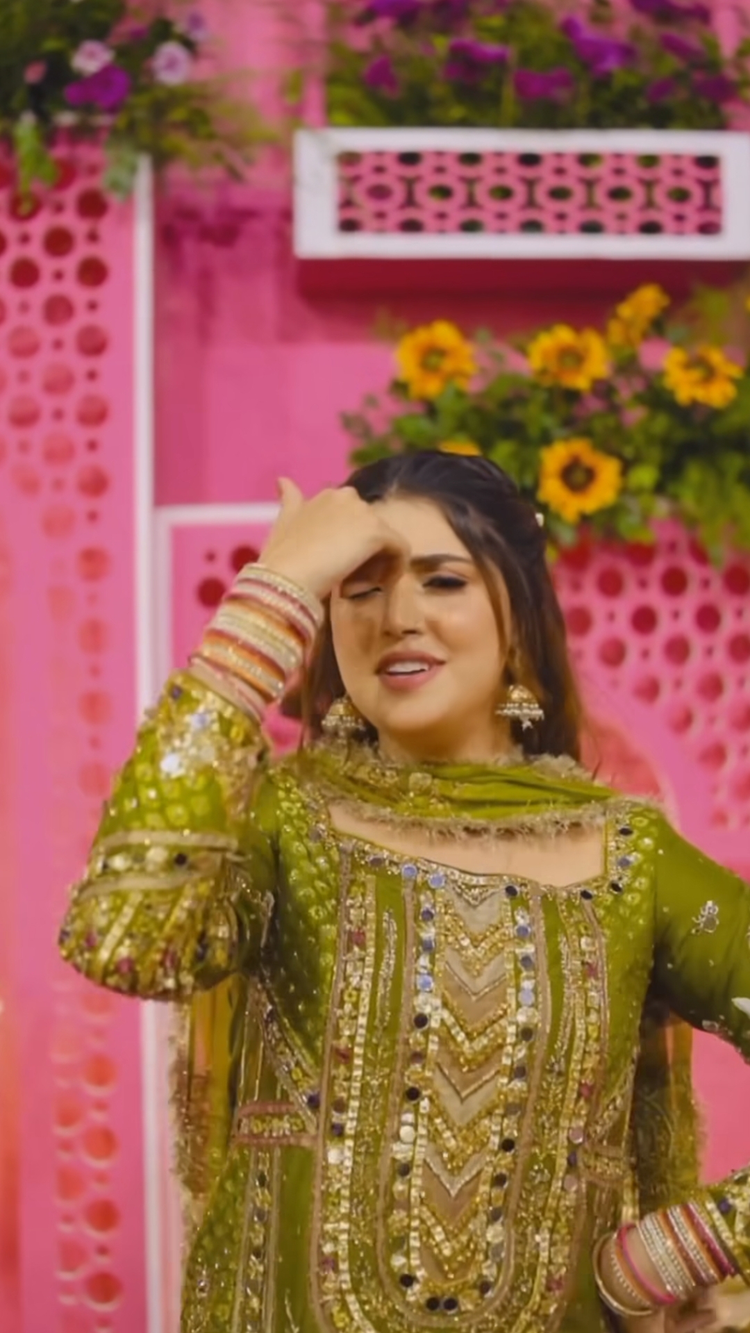 Kanwal Aftab's Family Pictures & Instagram Reel From Wedding | Reviewit.pk