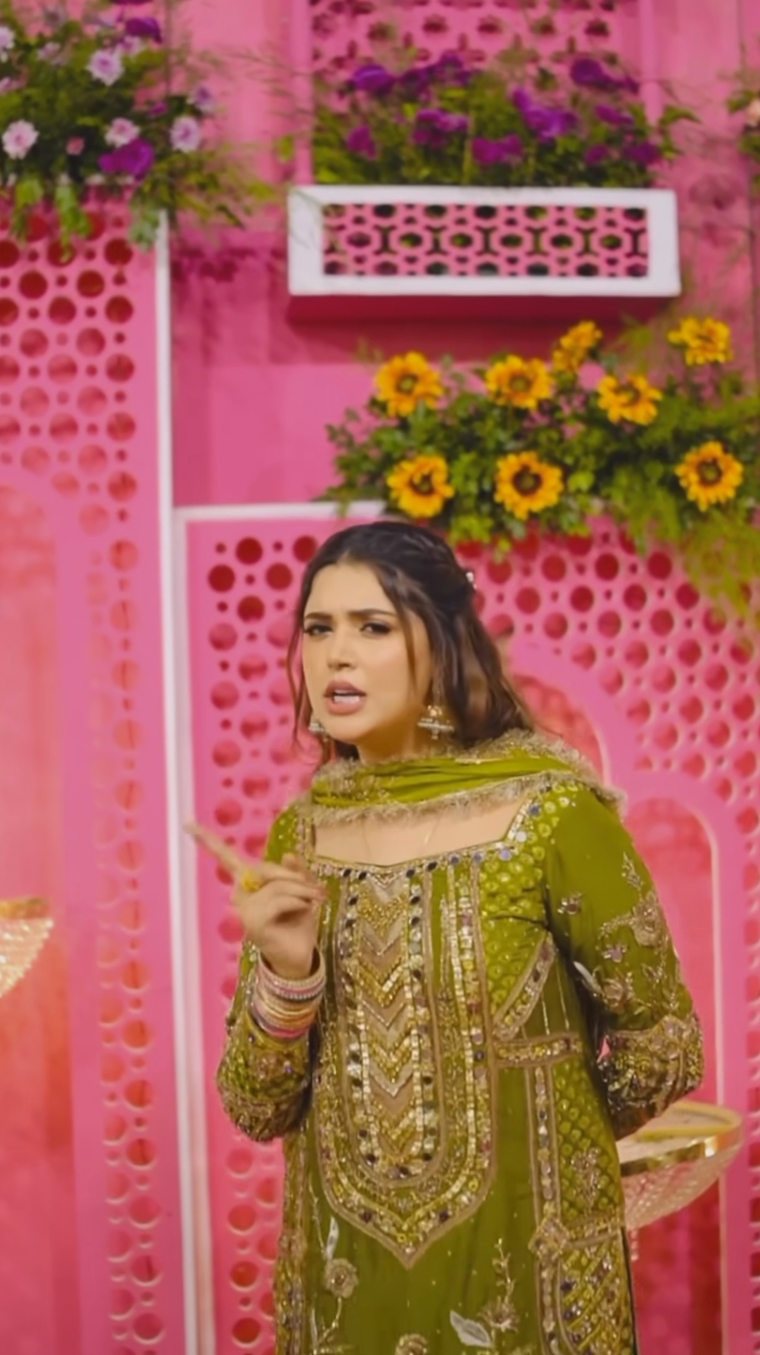 Kanwal Aftab's Family Pictures & Instagram Reel From Wedding | Reviewit.pk