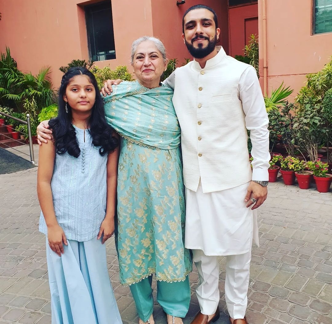 Actor Khaled Anam Beautiful Family Pictures | Reviewit.pk