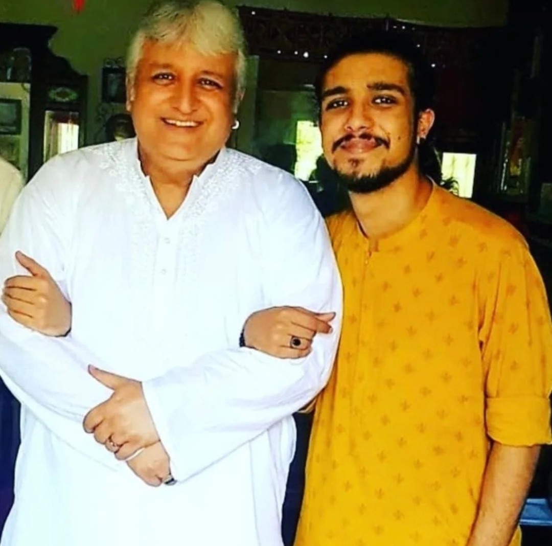 Actor Khaled Anam Beautiful Family Pictures | Reviewit.pk