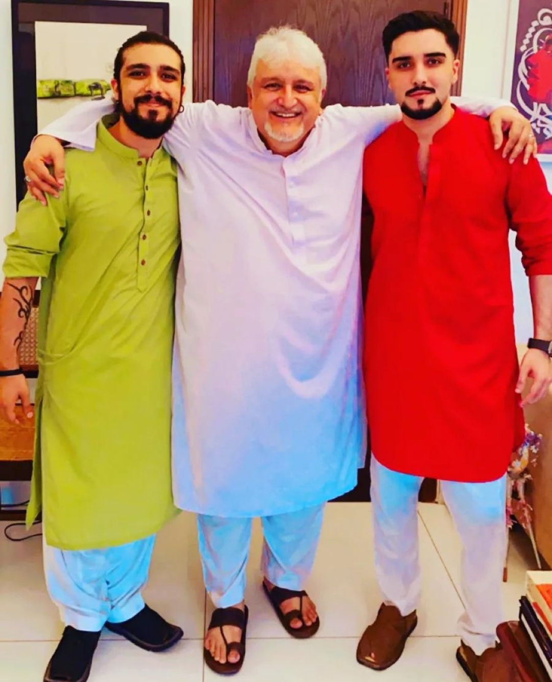 Actor Khaled Anam Beautiful Family Pictures | Reviewit.pk