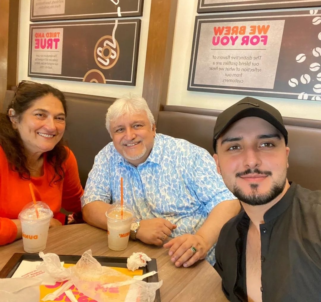 Actor Khaled Anam Beautiful Family Pictures | Reviewit.pk