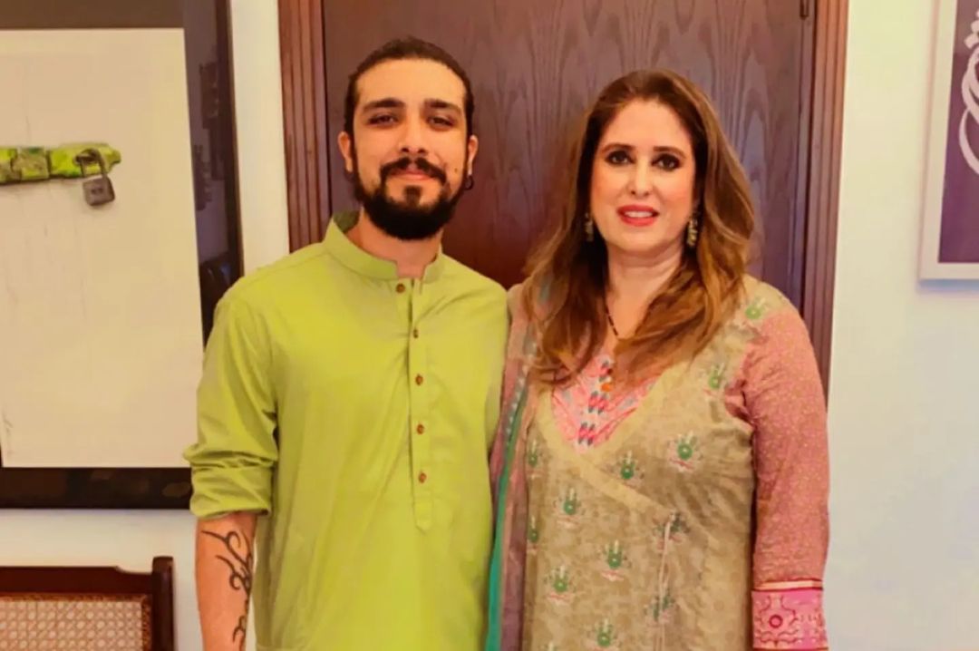 Actor Khaled Anam Beautiful Family Pictures | Reviewit.pk