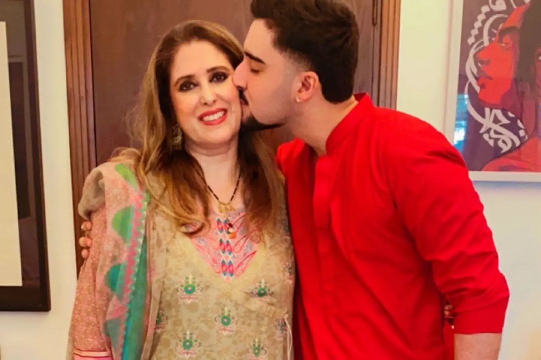 Actor Khaled Anam Beautiful Family Pictures | Reviewit.pk