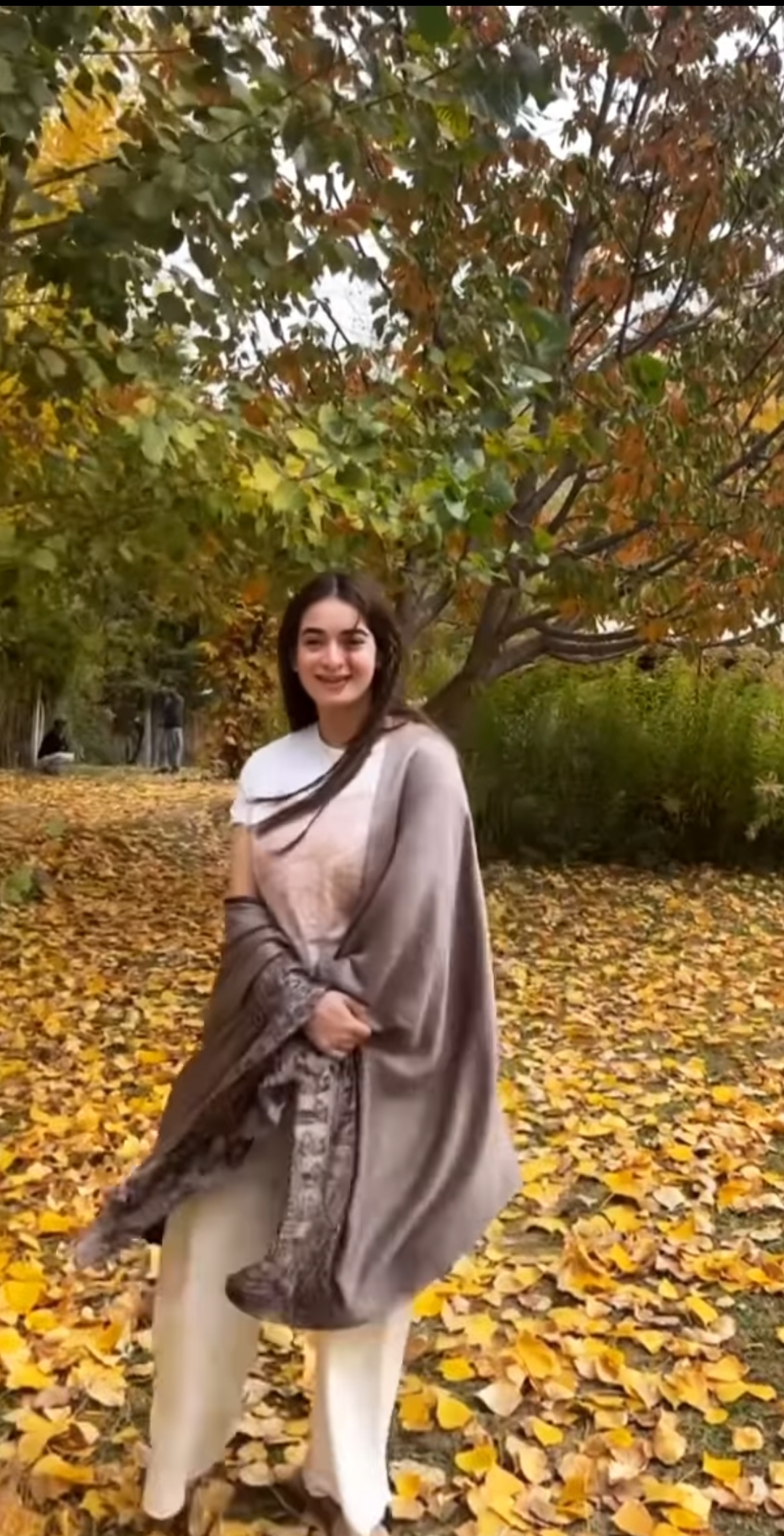 Beautiful Minsa Malik's Pictures From Kailash Valley | Reviewit.pk