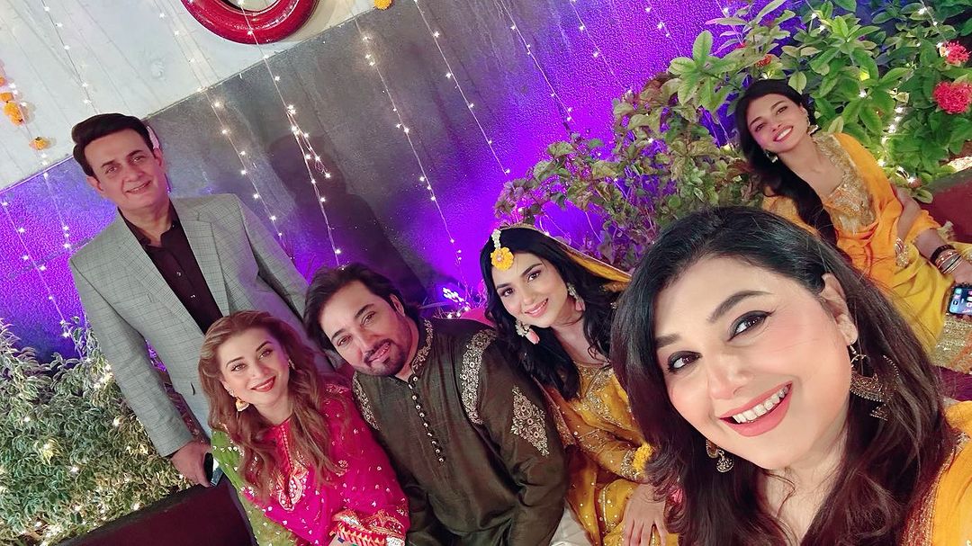 Pictures of Baby Baji Cast from Their Upcoming Drama | Reviewit.pk