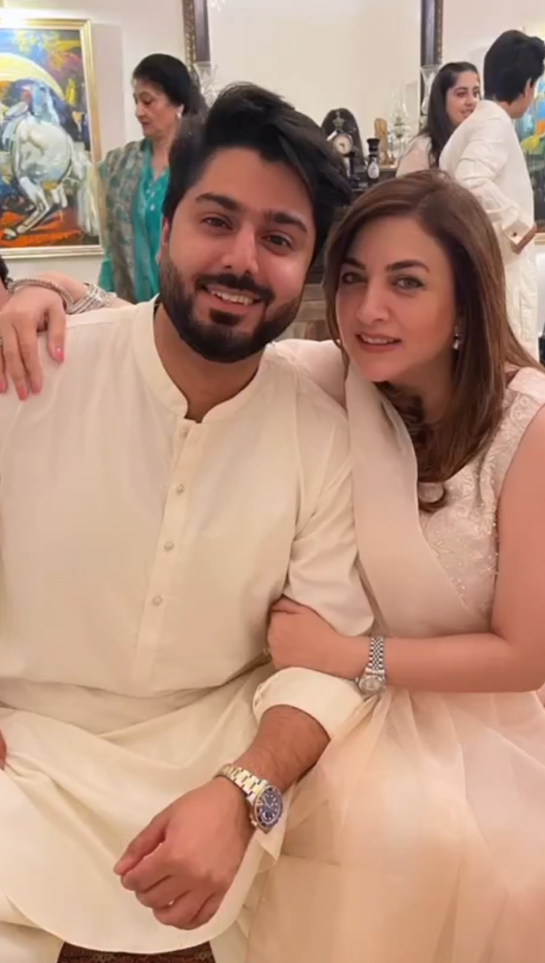 Zaviyar Nauman Ijaz New Pictures With Family & Friends | Reviewit.pk