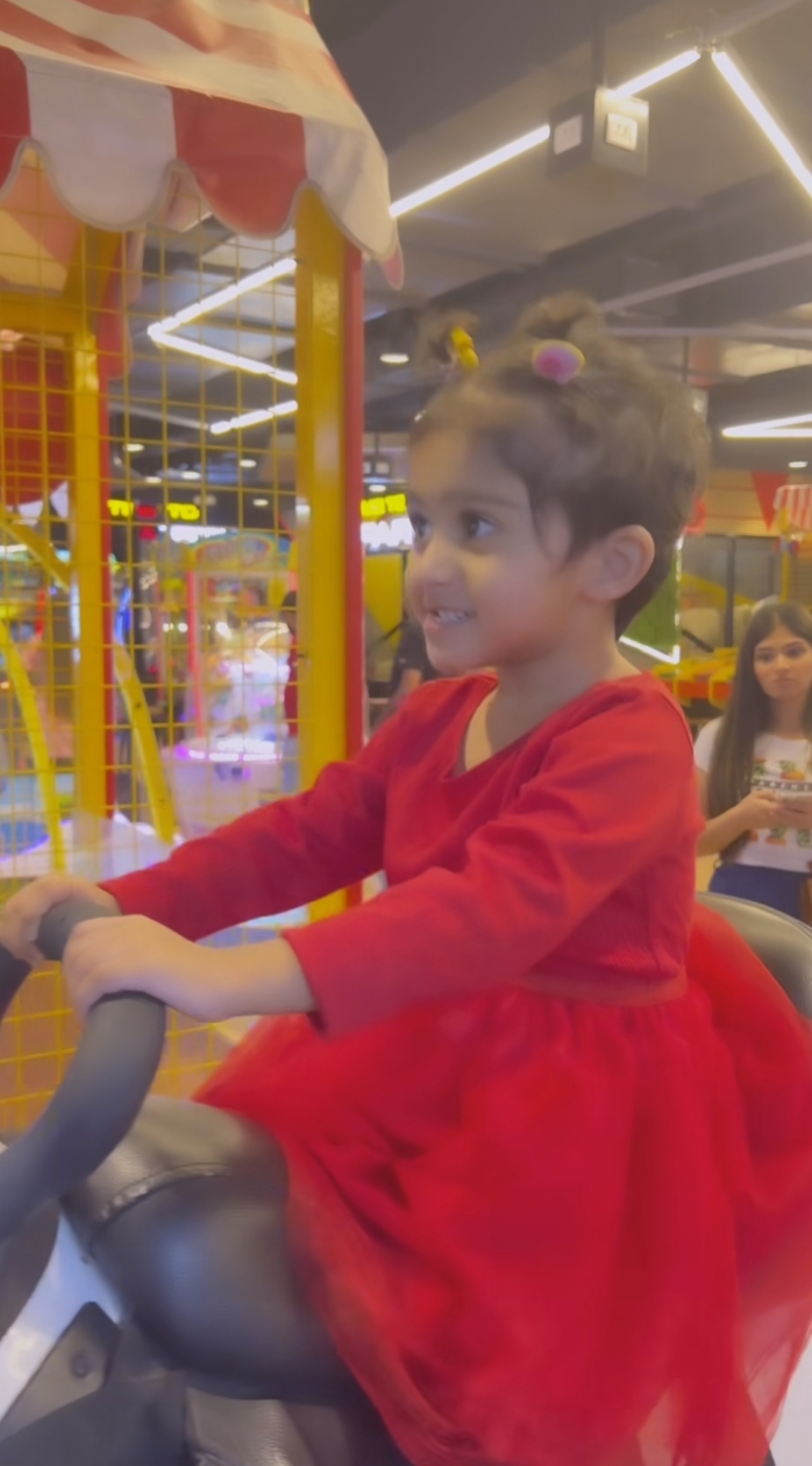 Hassan Ali Wife New Pictures From India | Reviewit.pk