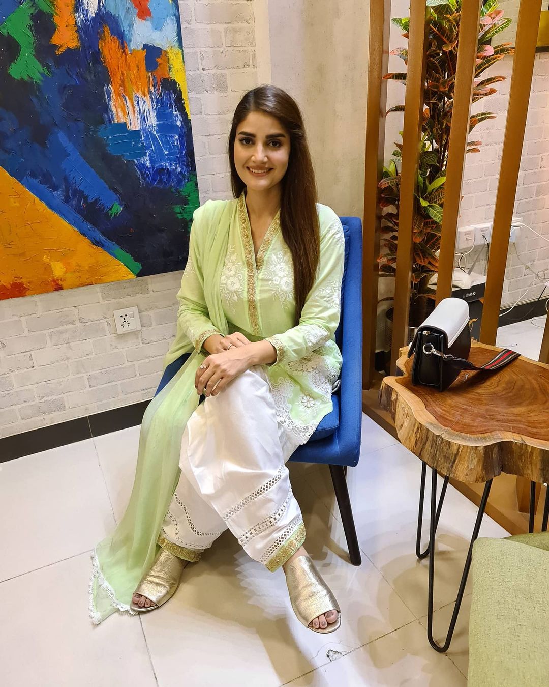 Aliya Ali's Bold Dressing Sense Gets Criticism | Reviewit.pk