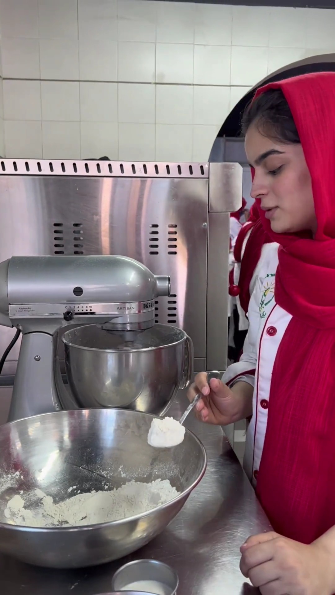 Feroze Khan's Ex-Wife Aliza Sultan Joins Cooking Classes | Reviewit.pk