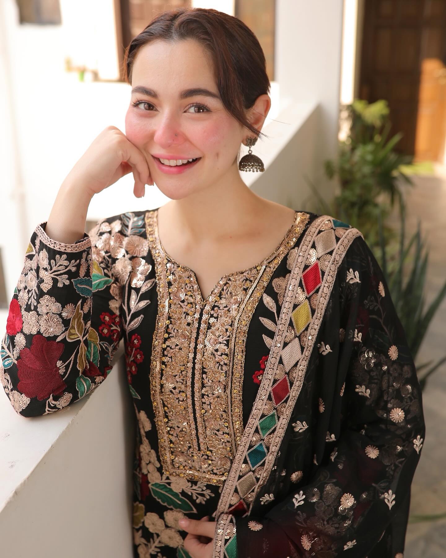 Hania Aamir's Revealing Top Under Public Scrutiny | Reviewit.pk