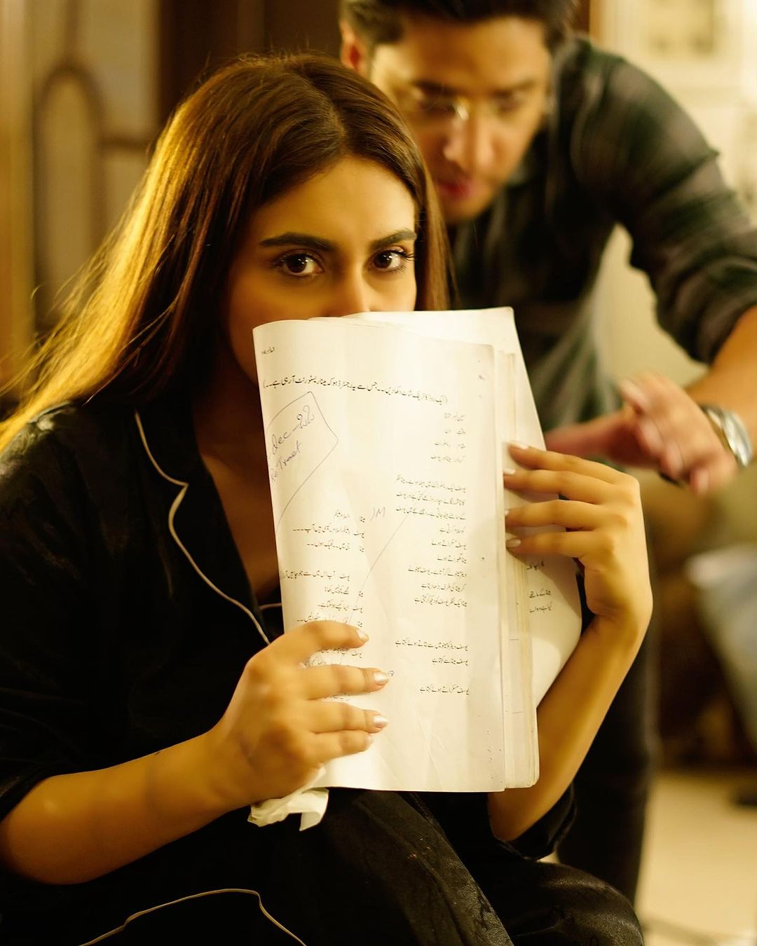 Hiba Bukhari Shares BTS Pictures With Arez From New Drama | Reviewit.pk