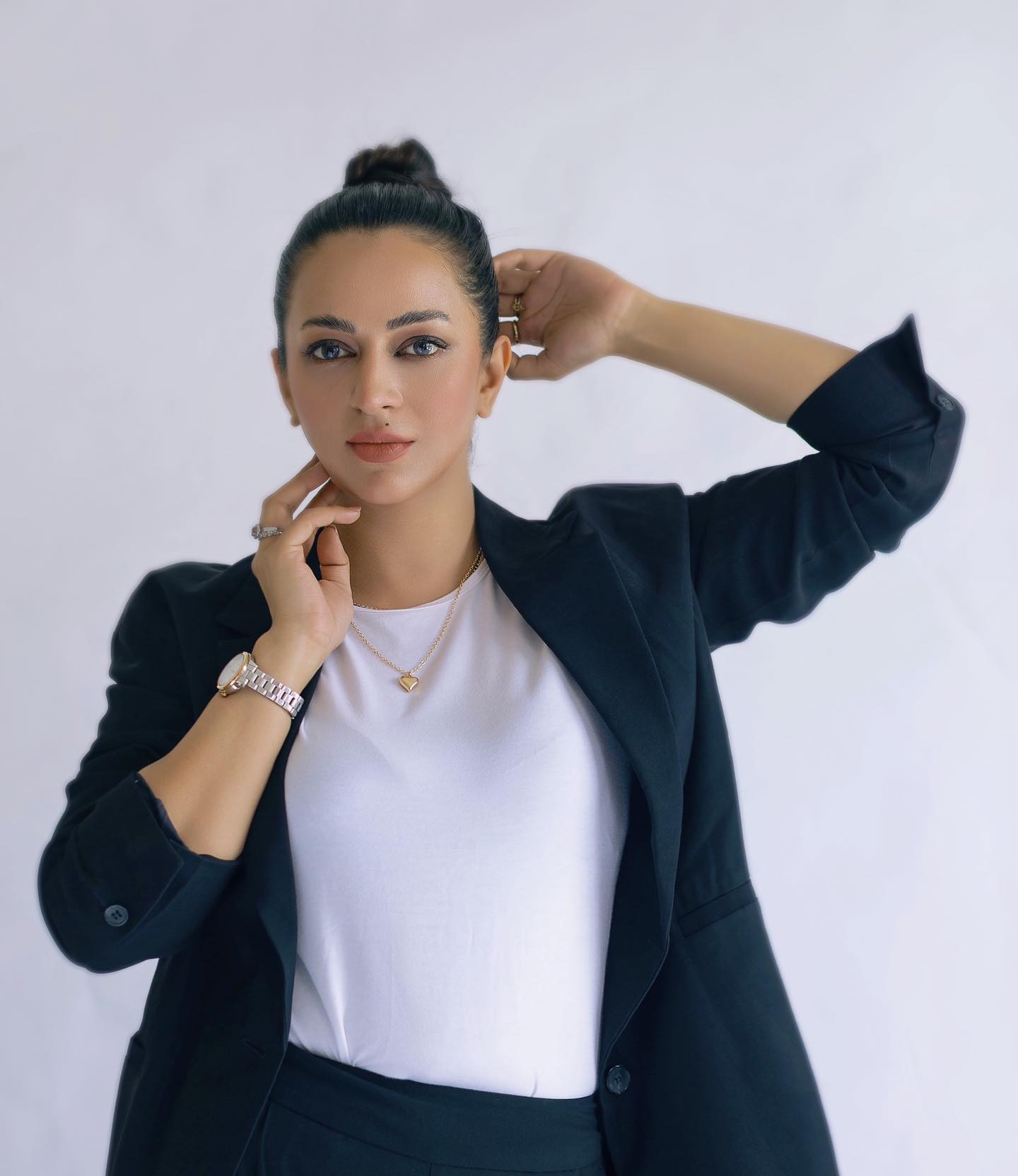 How Actress Hiba Ali Family's Attitude Changed After Success | Reviewit.pk