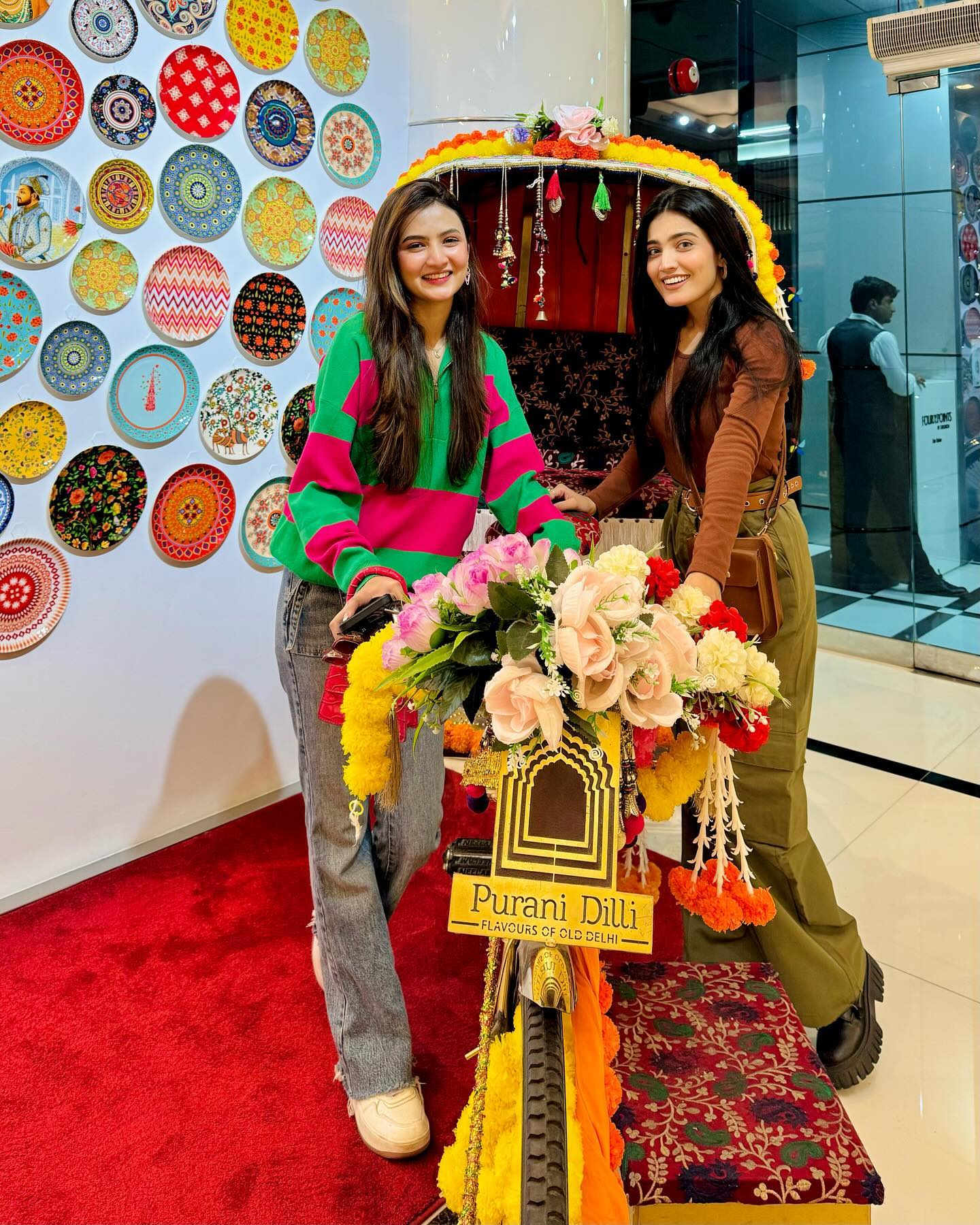 Iqra Kanwal Enjoying Vacations In Global Village Dubai | Reviewit.pk