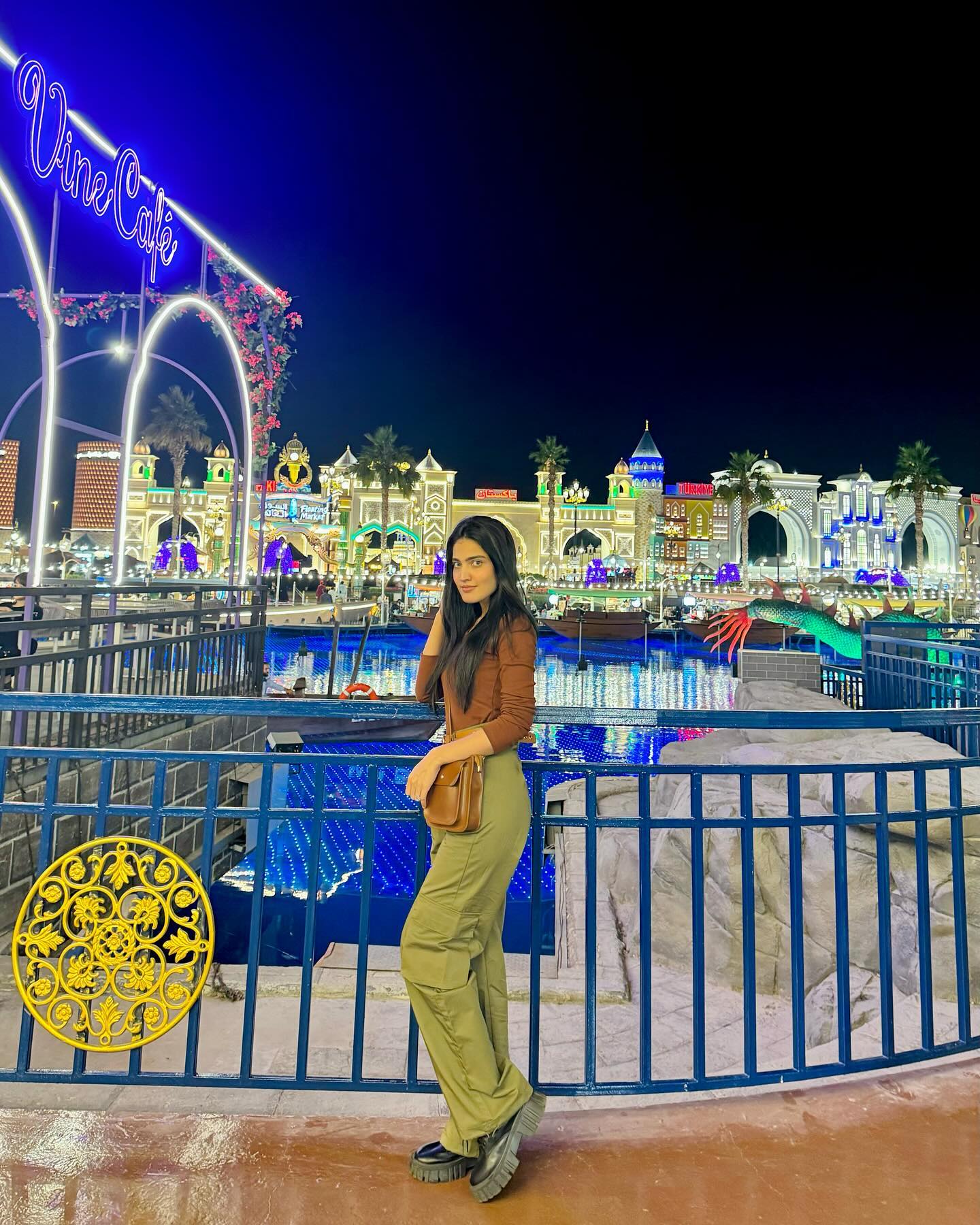 Iqra Kanwal Enjoying Vacations In Global Village Dubai | Reviewit.pk