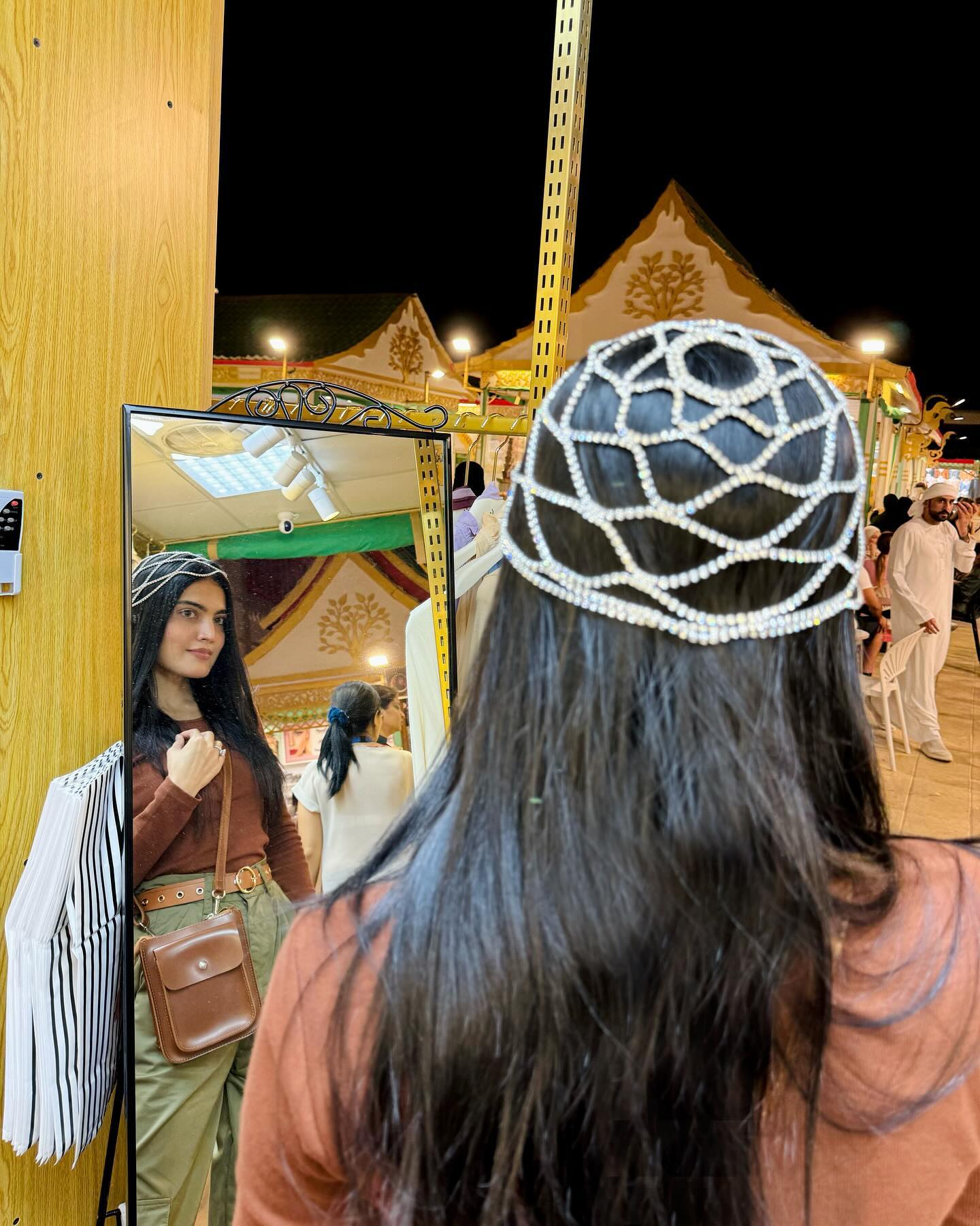 Iqra Kanwal Enjoying Vacations In Global Village Dubai | Reviewit.pk