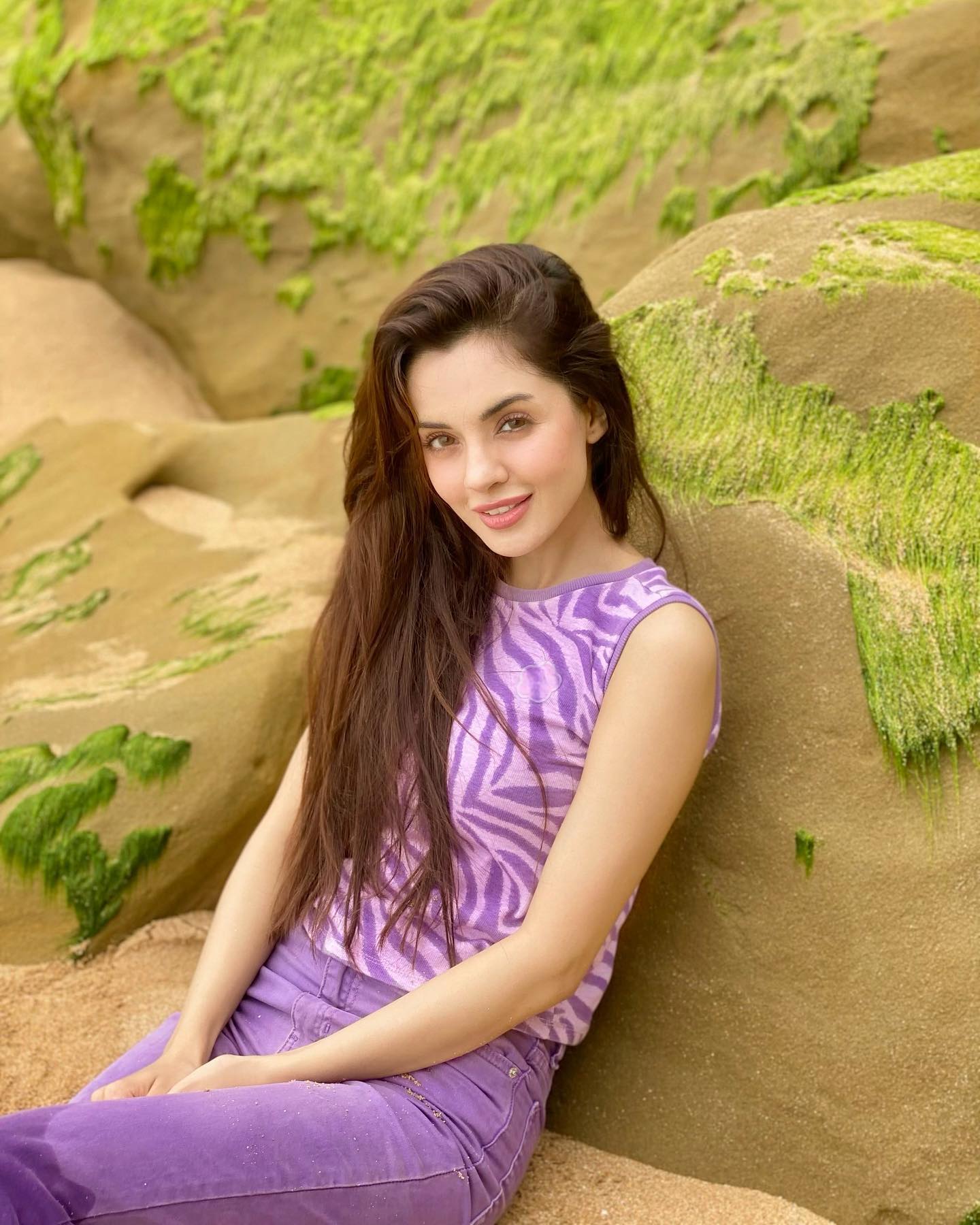 Everything You Need To Know About Komal Meer | Reviewit.pk