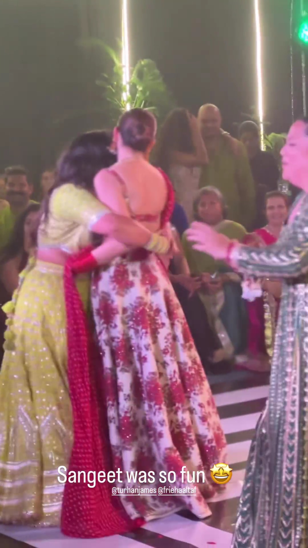 Mahira Khan Dances At Turhan James Wedding | Reviewit.pk