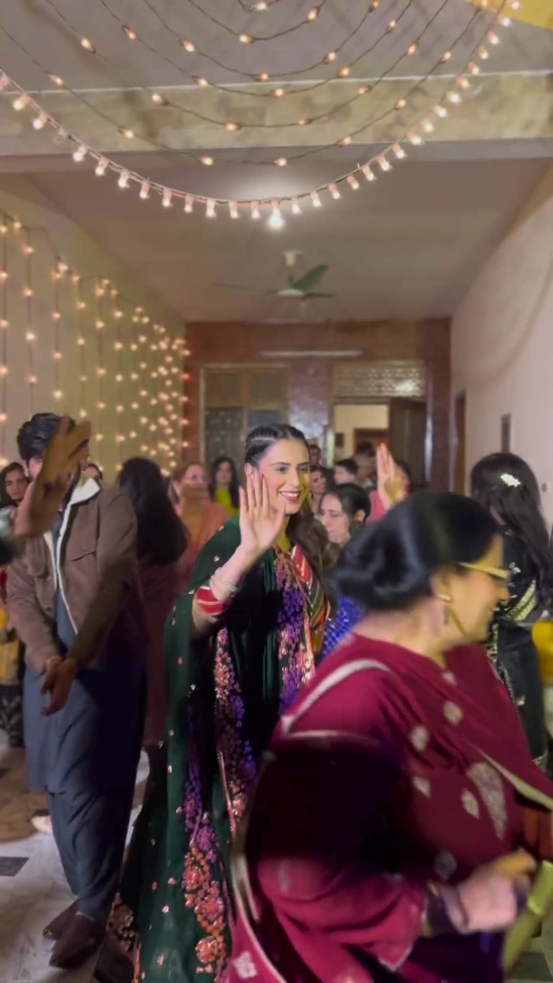 Nauroz's Hira Aka Mahnoor Shauket Mayun Pictures And Video | Reviewit.pk