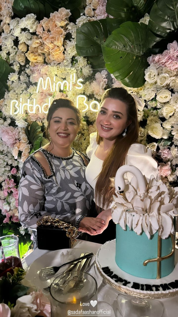 Momina Iqbal Star-Studded Birthday Celebration | Reviewit.pk