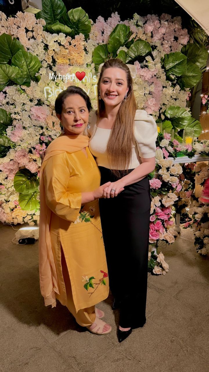 Momina Iqbal Star-Studded Birthday Celebration | Reviewit.pk