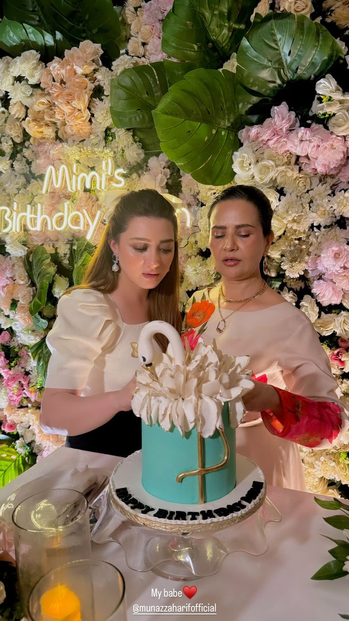 Momina Iqbal Star-Studded Birthday Celebration | Reviewit.pk