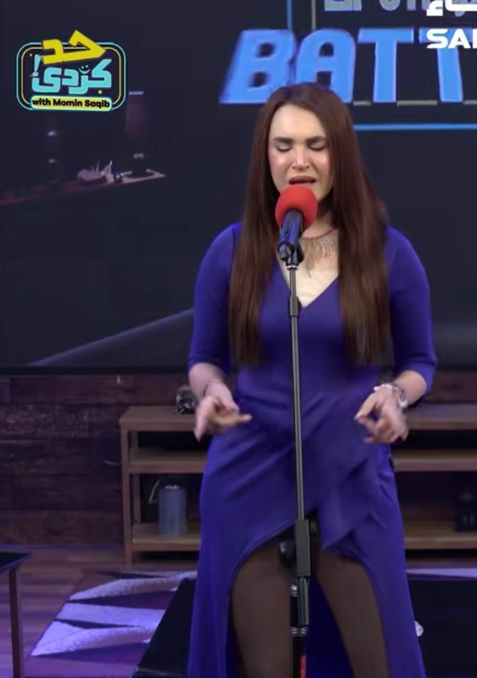 Hilarious Public Reaction on Nadia Hussain's Singing Skills | Reviewit.pk