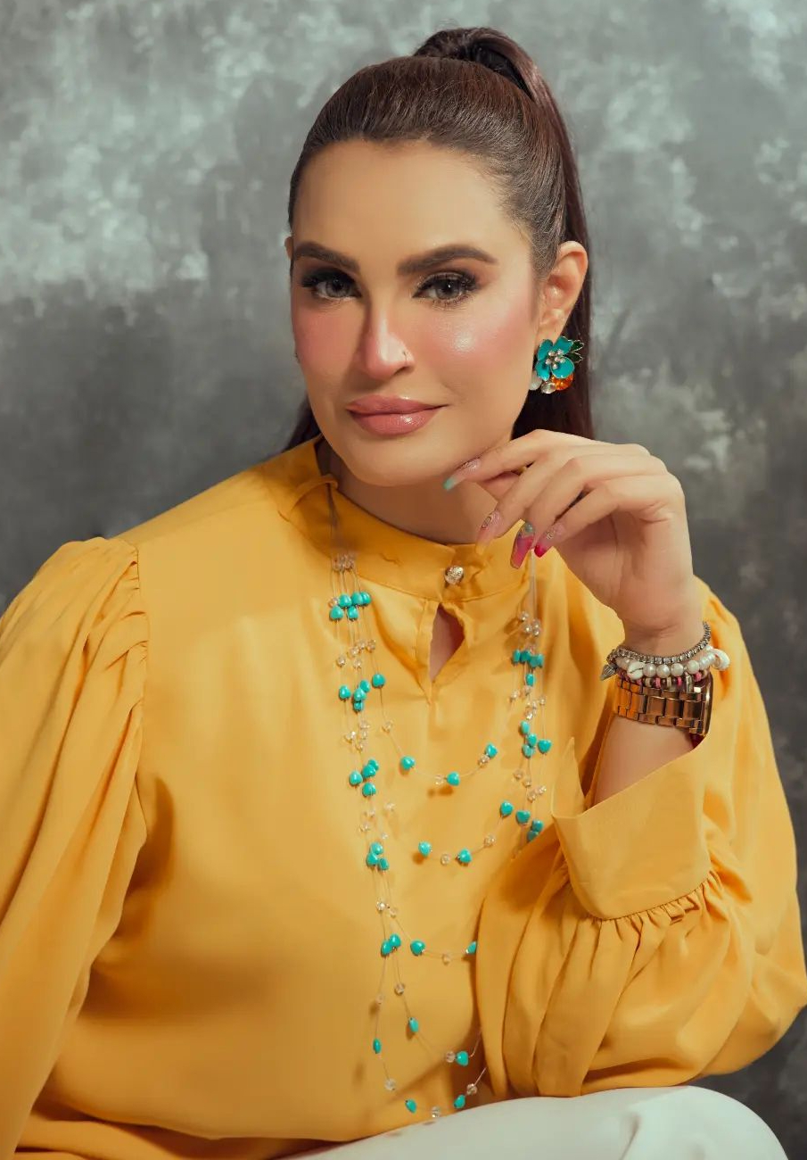 Hilarious Public Reaction on Nadia Hussain's Singing Skills | Reviewit.pk