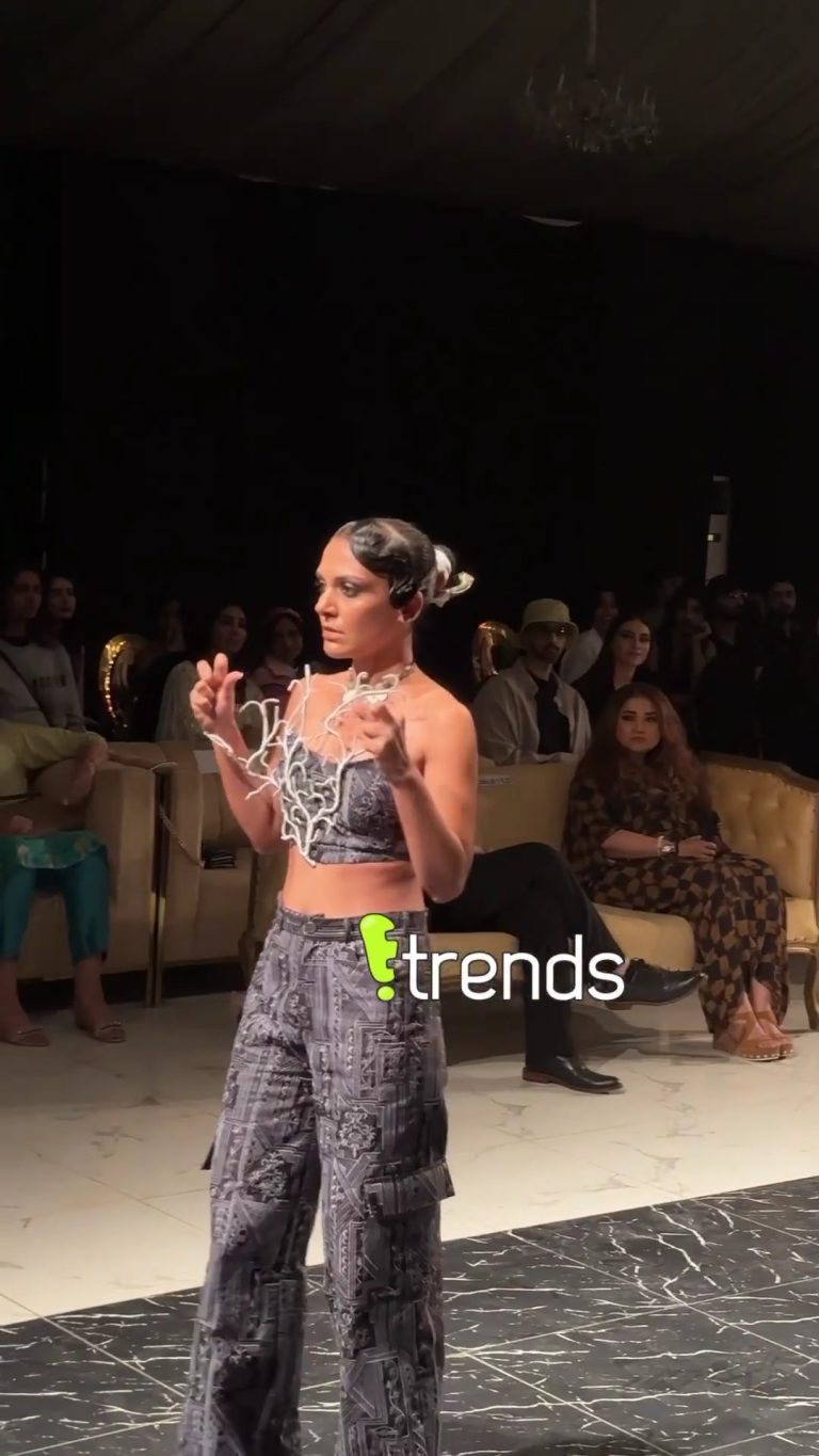 People Confused By Walks On Parishae Adnan's Fashion Show | Reviewit.pk