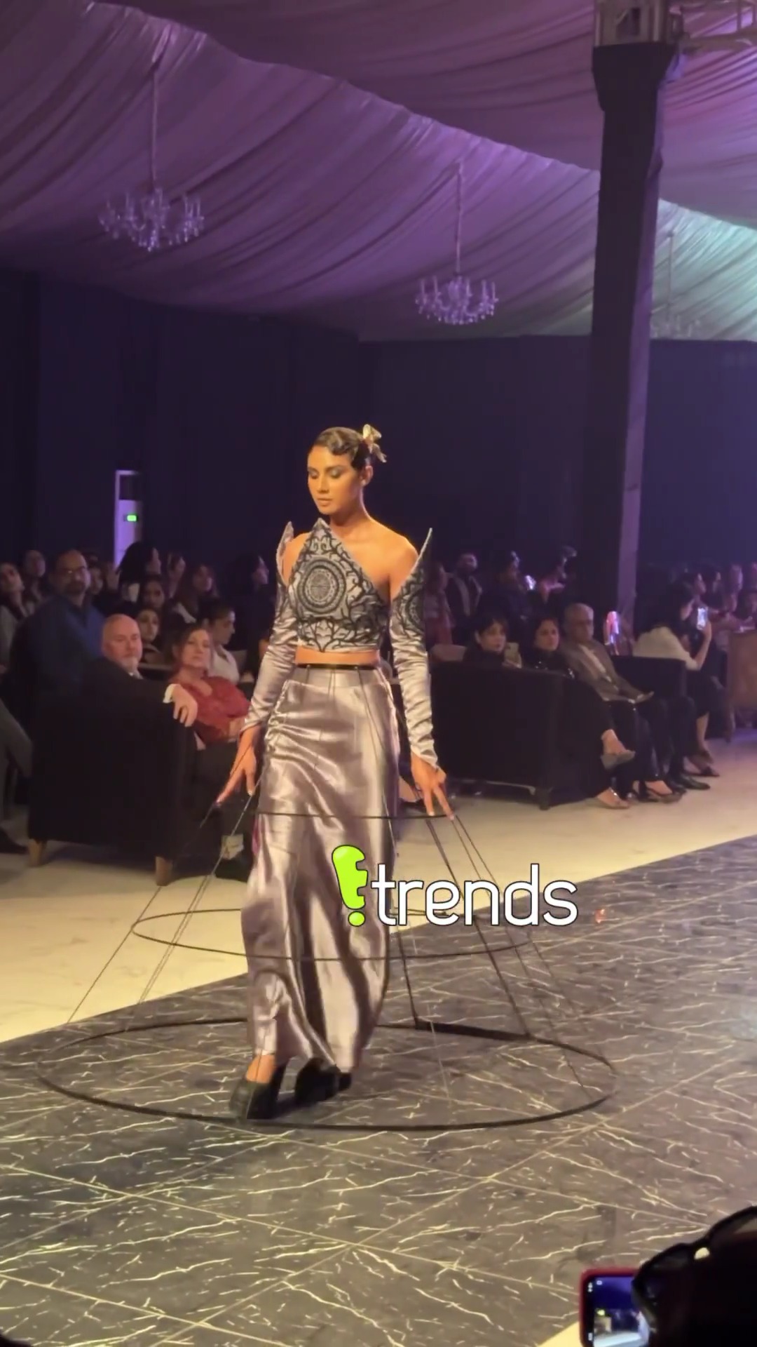 People Confused By Walks On Parishae Adnan's Fashion Show | Reviewit.pk