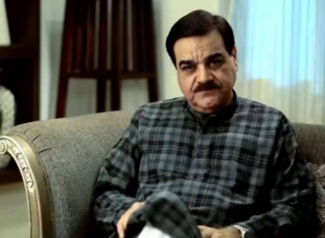 Fans Celebrate 10 Years of Pyare Afzal | Reviewit.pk