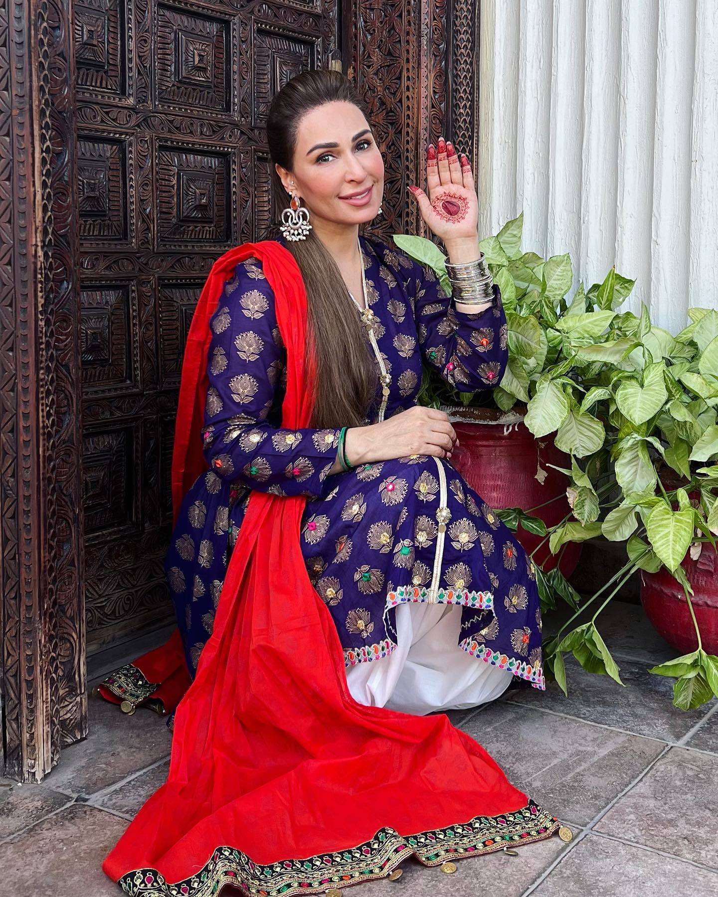 Reema Khan Shares Special Totkas For Skin And Hair | Reviewit.pk