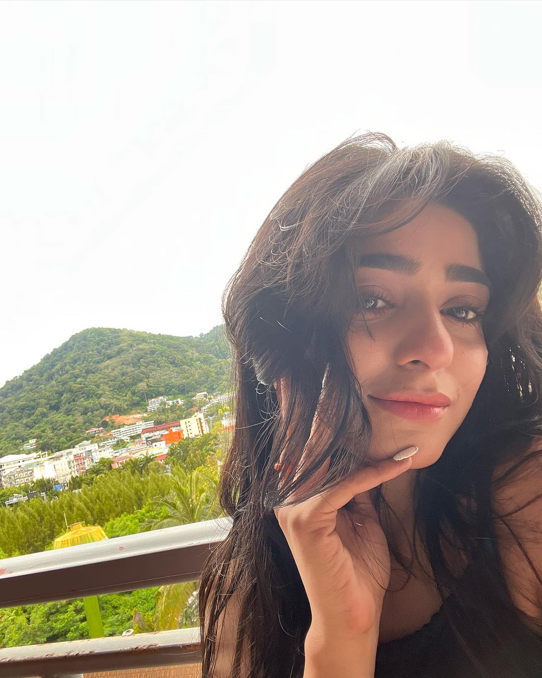Sehar Khan Enjoys A Vacation In Thailand | Reviewit.pk
