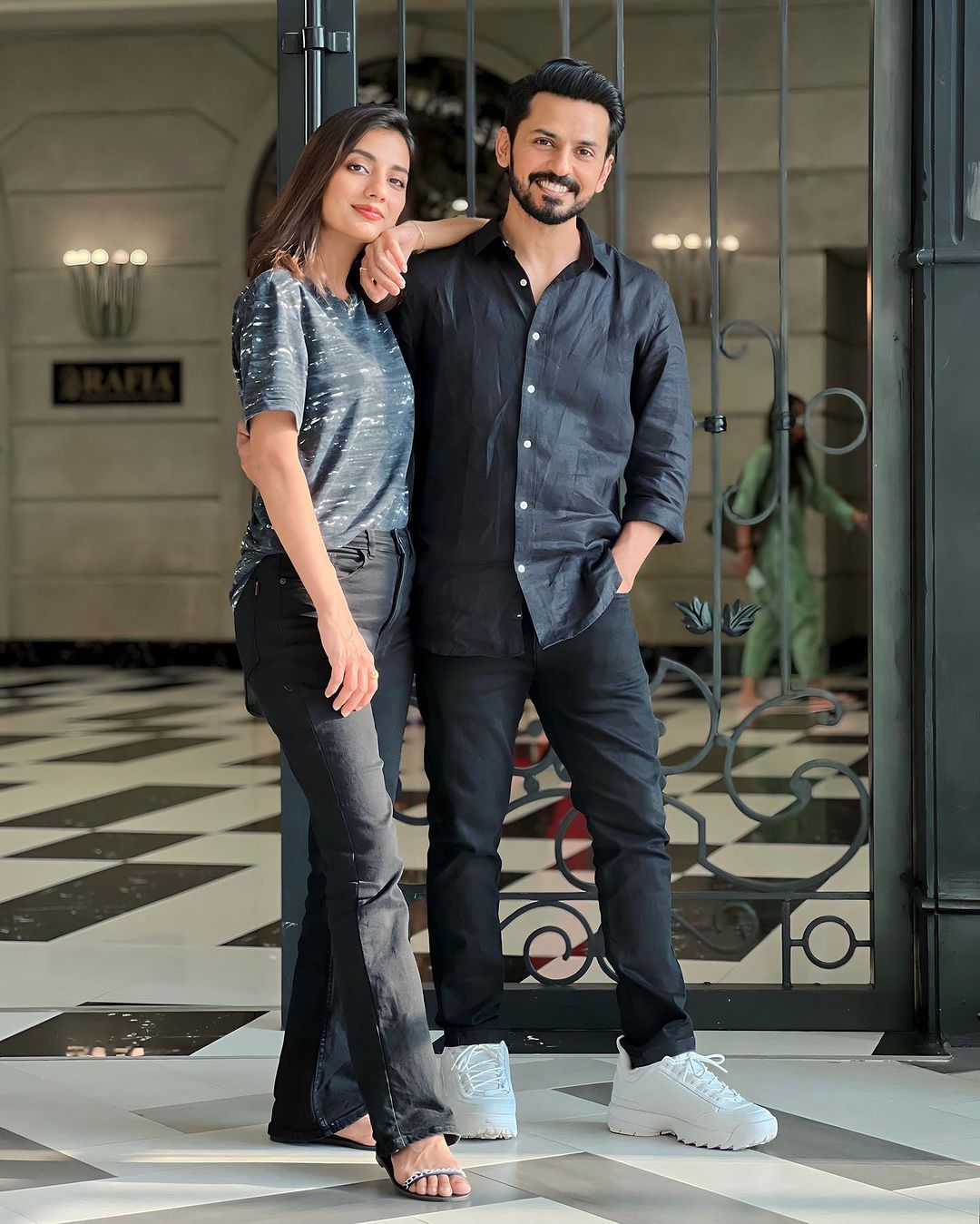 Bilal Qureshi & Uroosa Qureshi New Adorable Family Clicks | Reviewit.pk