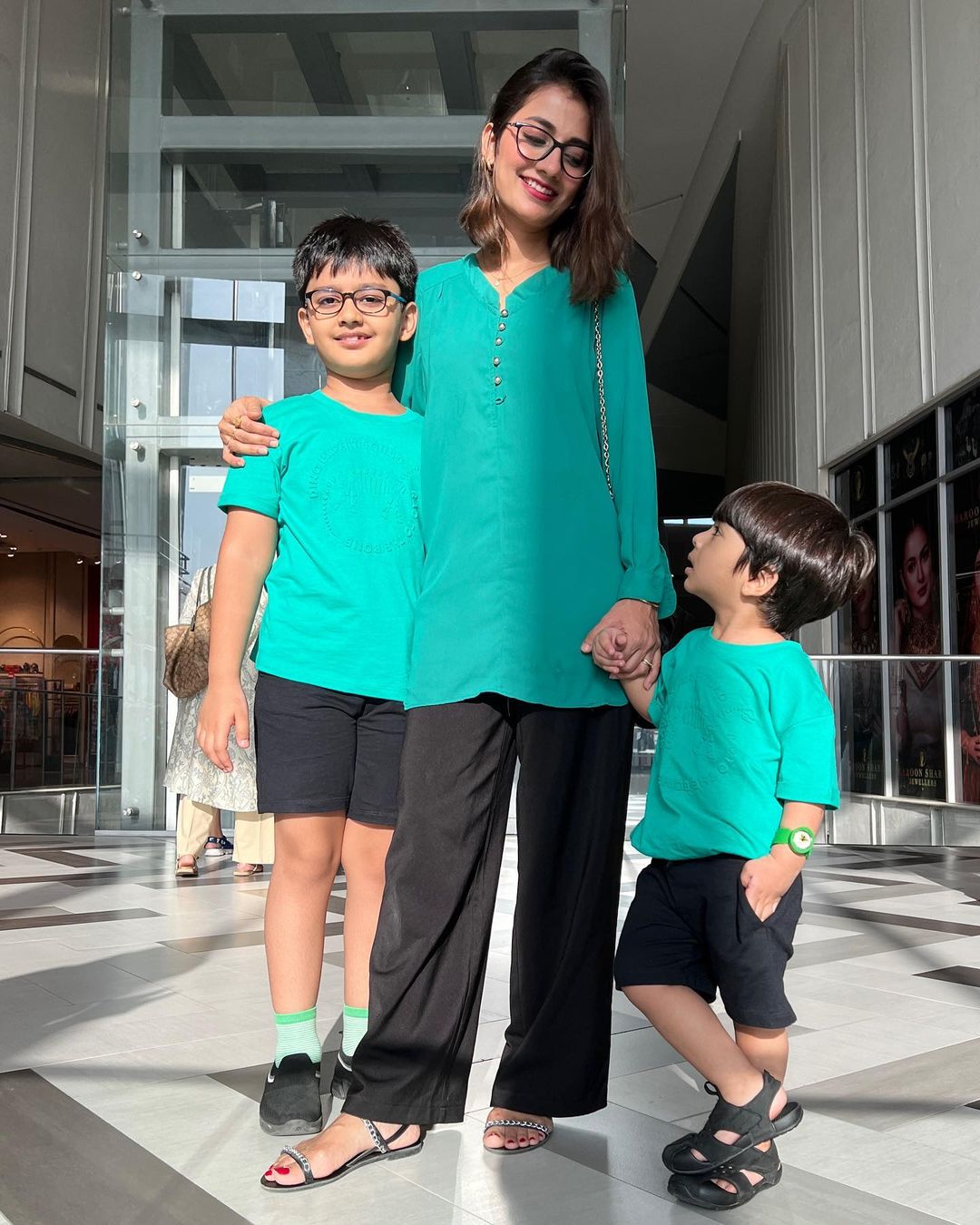 Bilal Qureshi & Uroosa Qureshi New Adorable Family Clicks | Reviewit.pk