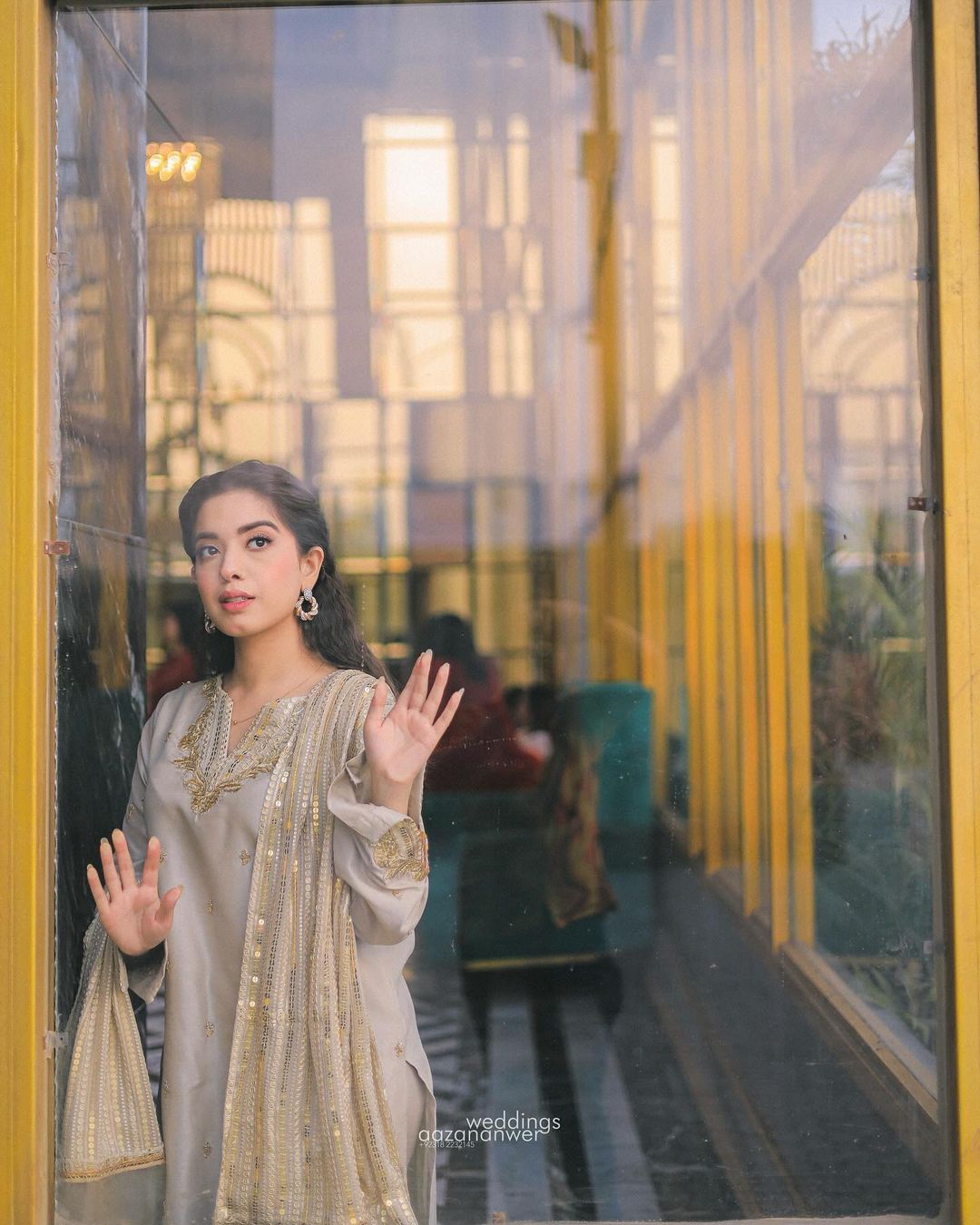 Arisha Razi Shares Stunning Pictures With Family & Friends | Reviewit.pk