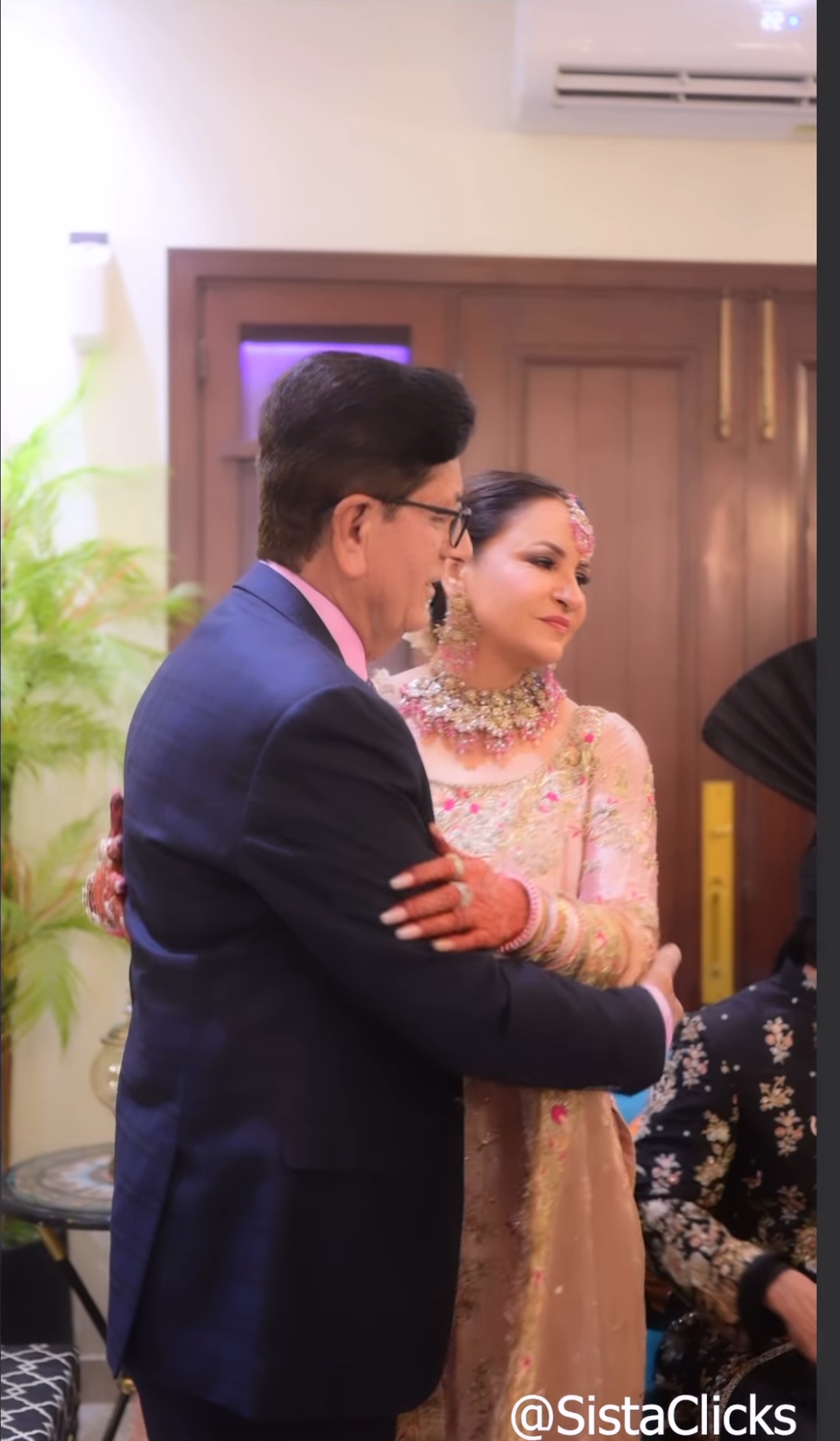 Arsalan Faisal's HD Sehra Bandi Pictures & Video | Reviewit.pk