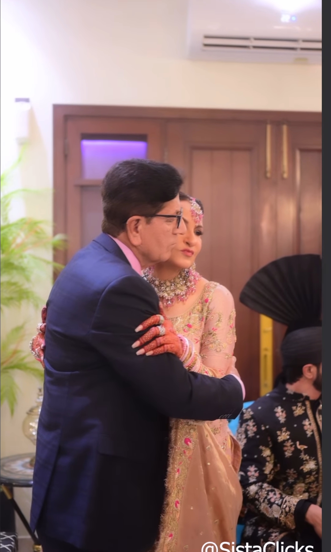 Arsalan Faisal's HD Sehra Bandi Pictures & Video | Reviewit.pk