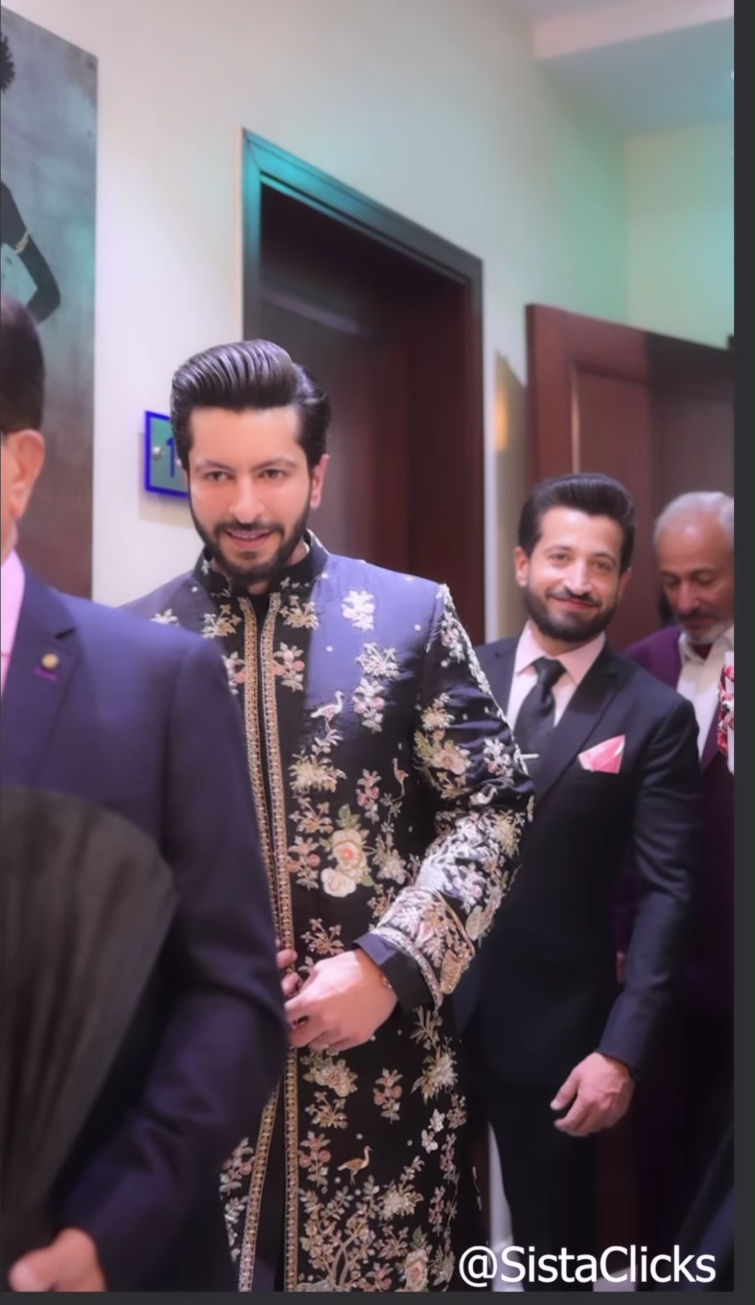 Arsalan Faisal's HD Sehra Bandi Pictures & Video | Reviewit.pk