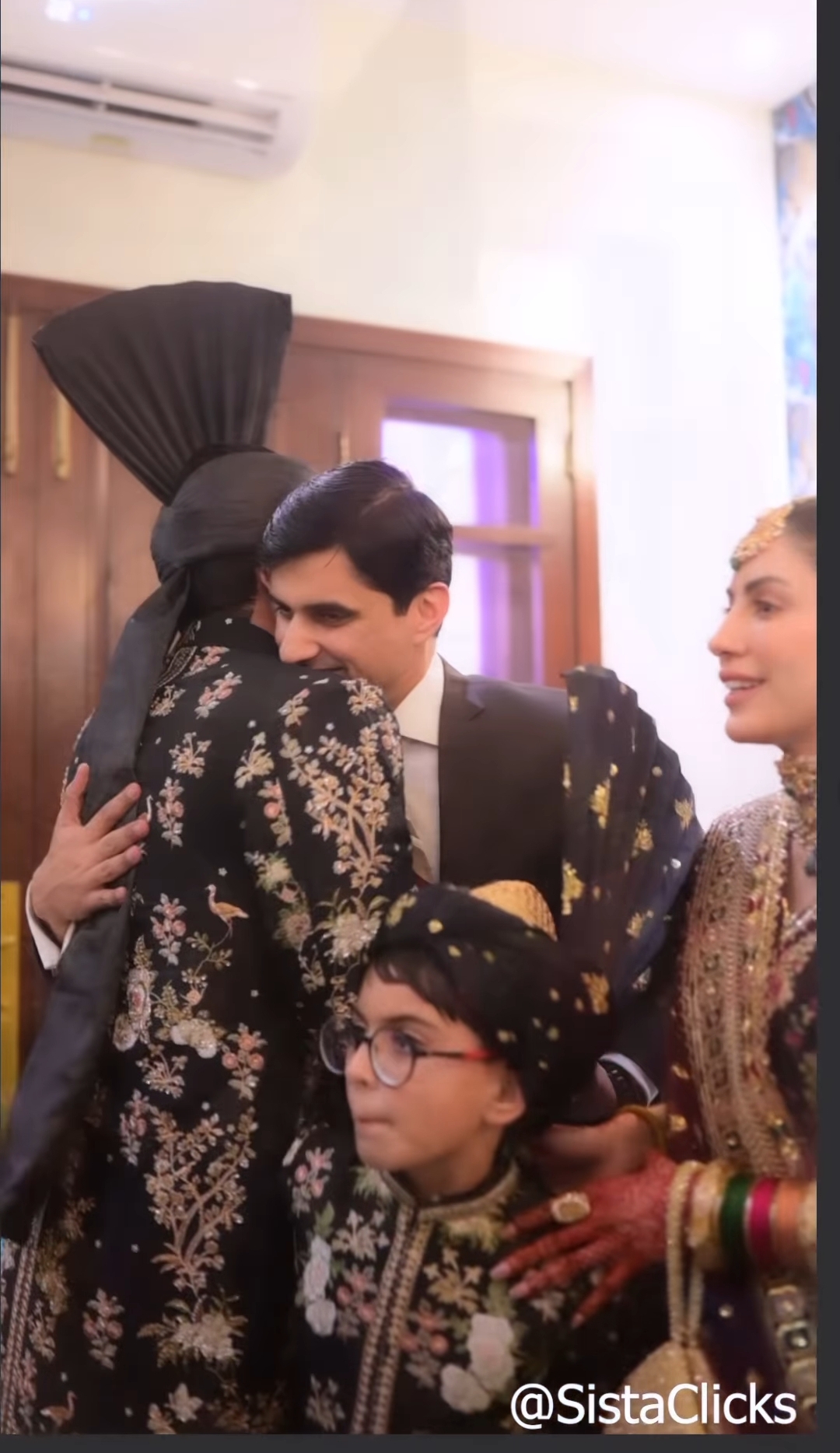 Arsalan Faisal's HD Sehra Bandi Pictures & Video | Reviewit.pk