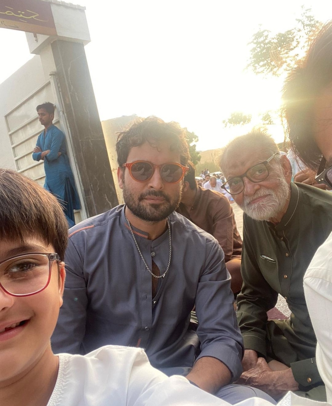 Asad Siddiqui's Adorable Family Pictures | Reviewit.pk