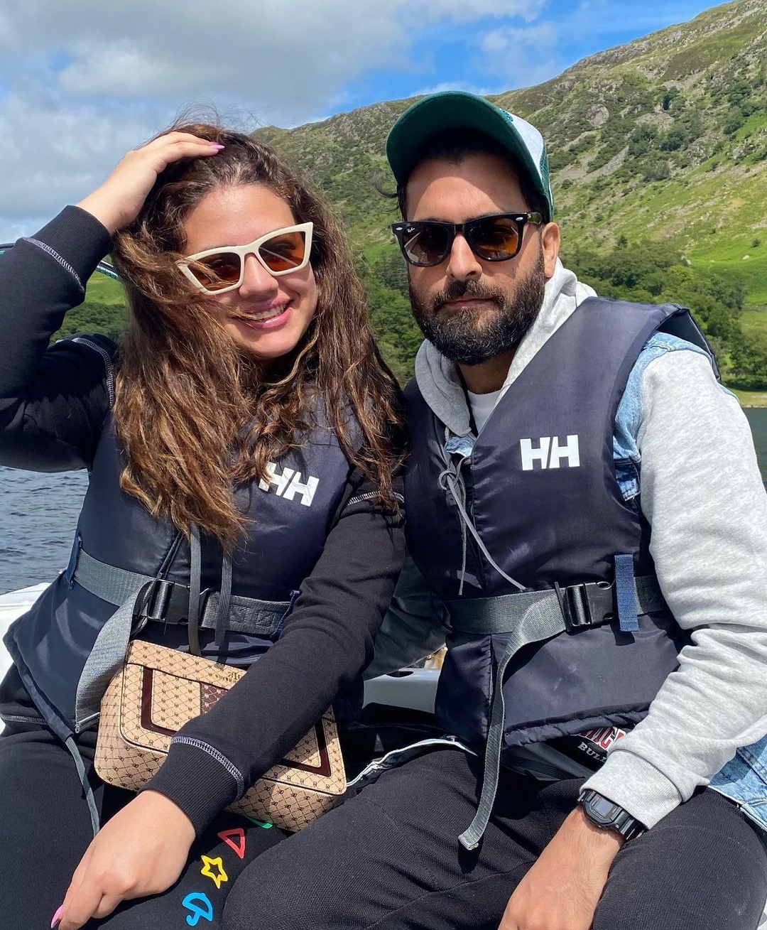 Asad Siddiqui's Adorable Family Pictures | Reviewit.pk