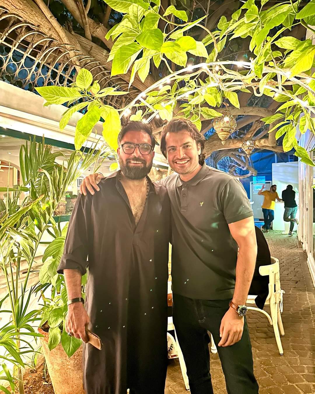 Asad Siddiqui's Adorable Family Pictures | Reviewit.pk