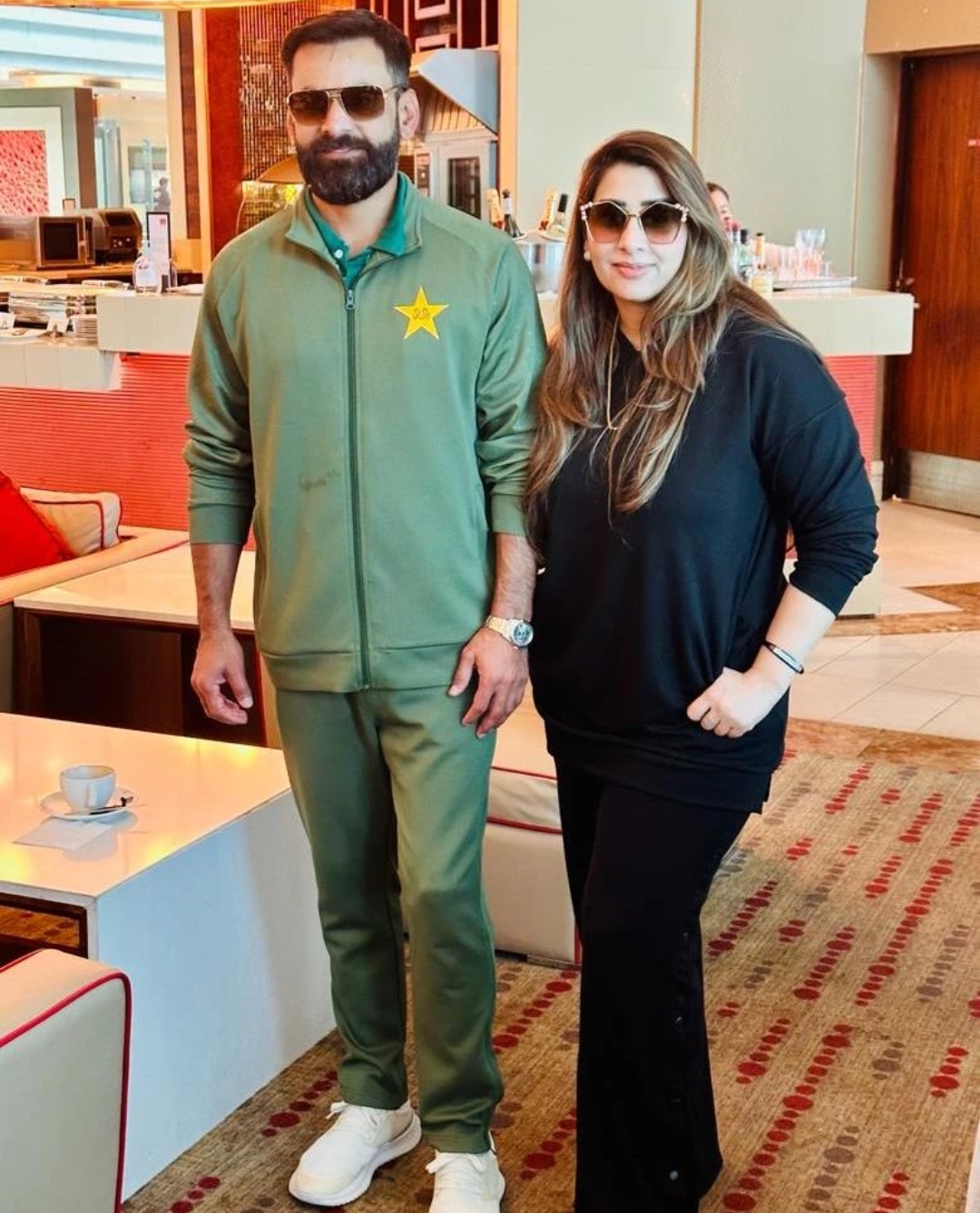 Muhammad Hafeez' Pictures With Wife From Canberra, Australia | Reviewit.pk
