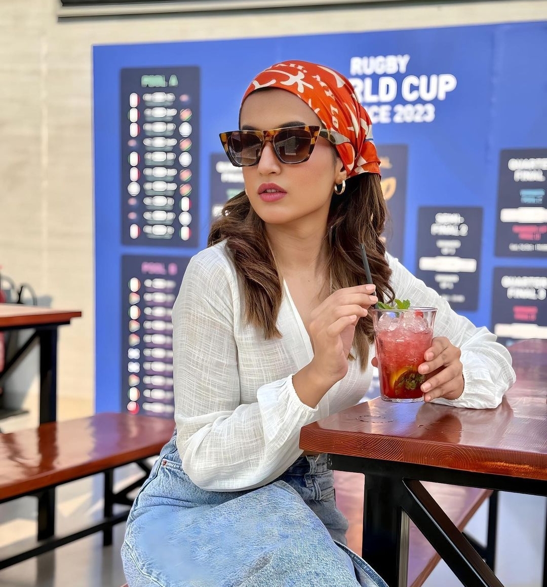 Hira Khan And Arsalan Khan's New Adorable Clicks From Dubai | Reviewit.pk