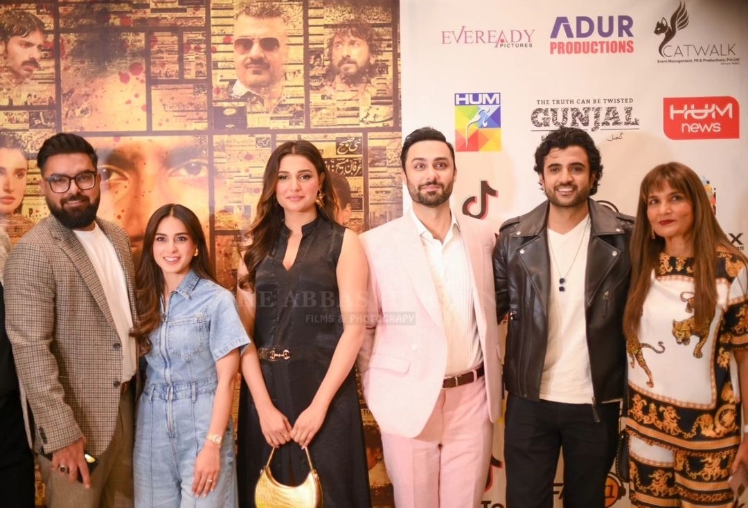Iqra Aziz & Yasir Hussain's Stunning New Family Clicks | Reviewit.pk