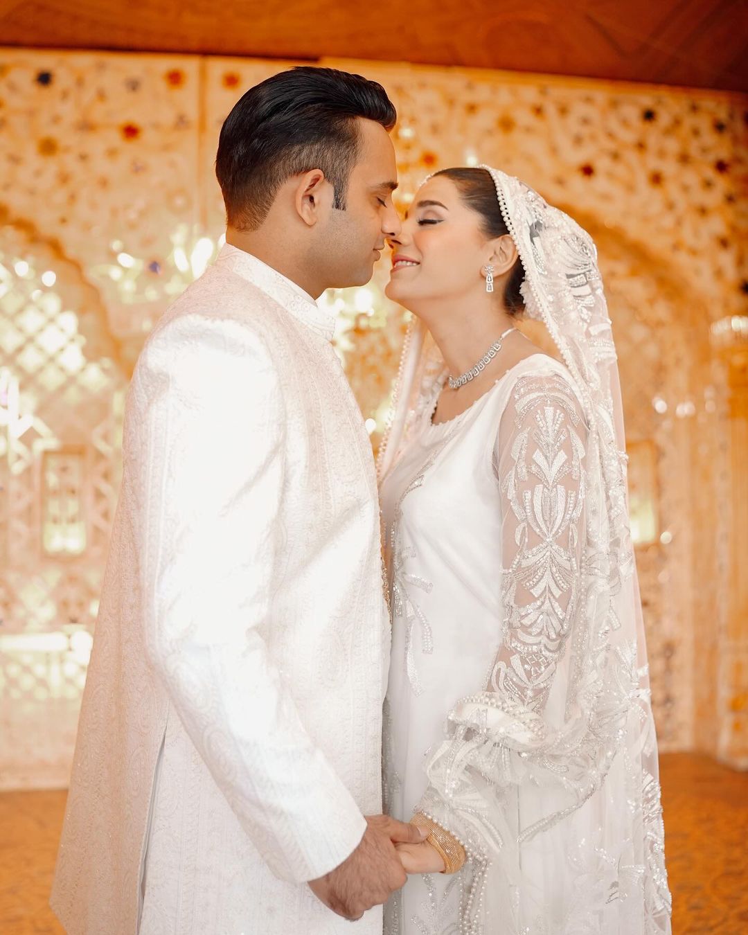 Kiran Ashfaque's HD Nikah Pictures | Reviewit.pk
